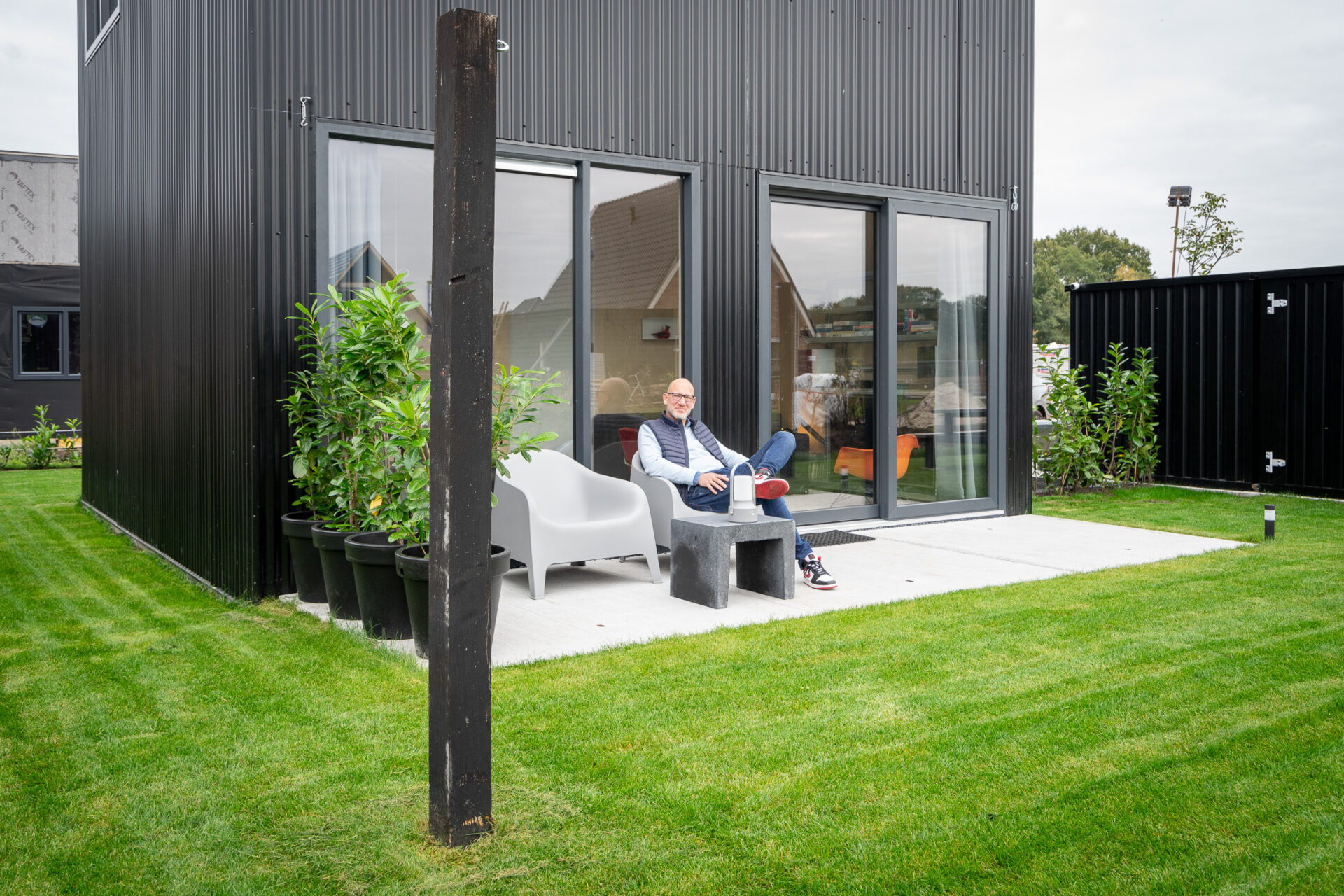 Bas bouwde niet meer dan hij nodig heeft - Klein Wonen Magazine